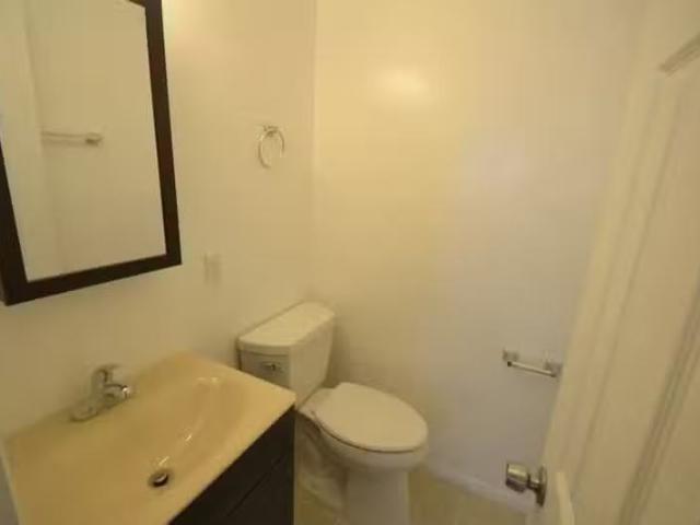 59120883 14811 Cohasset Street