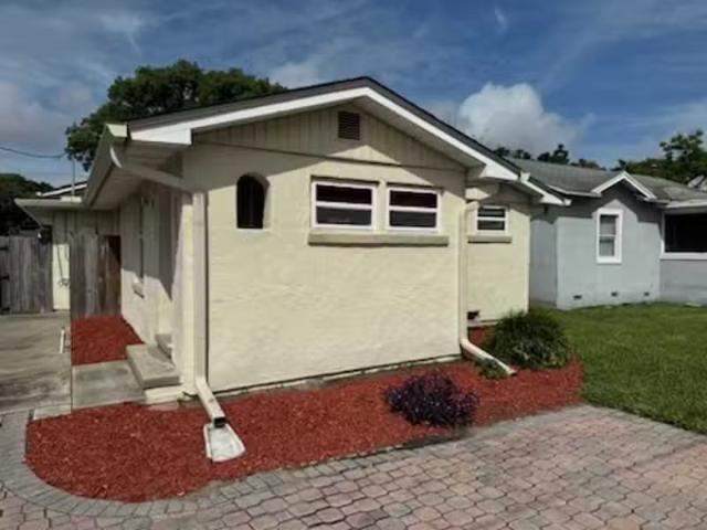 59126090 1303 Formosa Ave