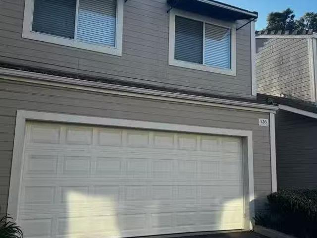 59126989 126 E Pearl St