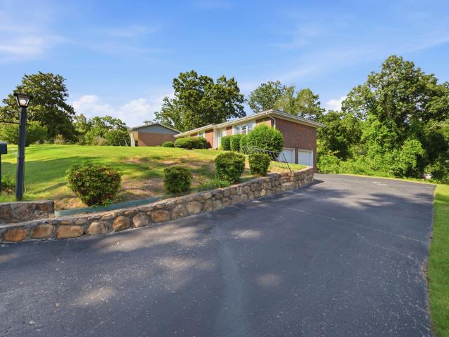 5912 Northwoods Drive