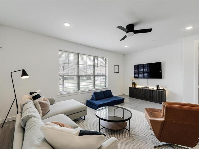 5912 Ridgeline Drive