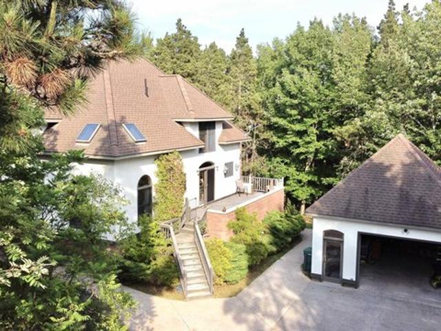 5912 5 Mile Pt Rd, Allouez, MI 49805