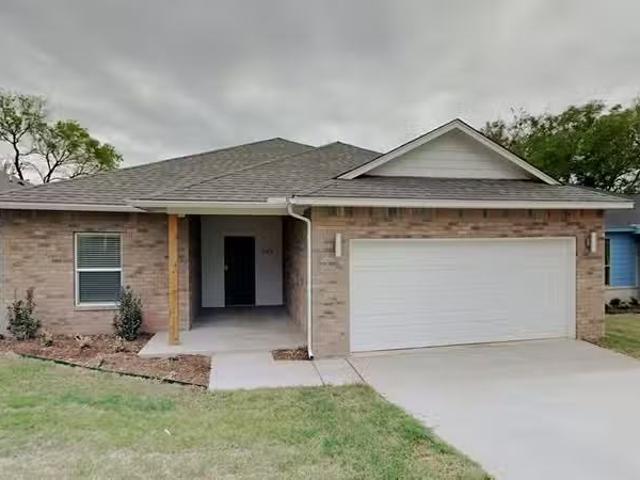 59136362 204 E 6th St