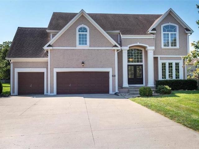 5913 NE Coral Cir, Lee's Summit, MO 64064