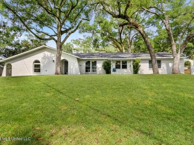 5913 David Davis Pl, Ocean Springs, MS 39564