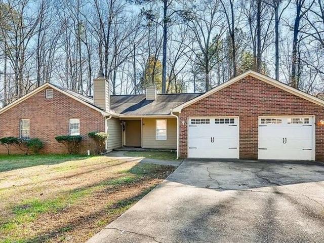 5913 Summerglen Ln, Atlanta, GA 30349