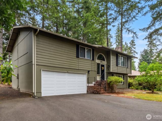 591 E Country Club Drive E