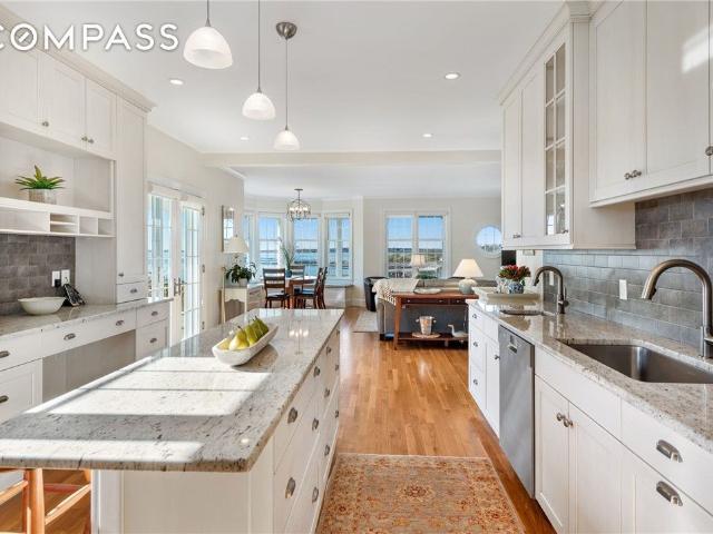 591 Ocean Ave, Newport, RI