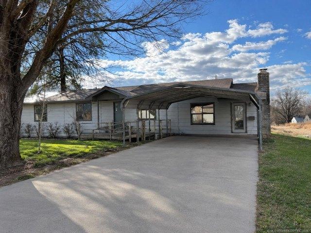 591 N E St, Blackburn, OK 74058