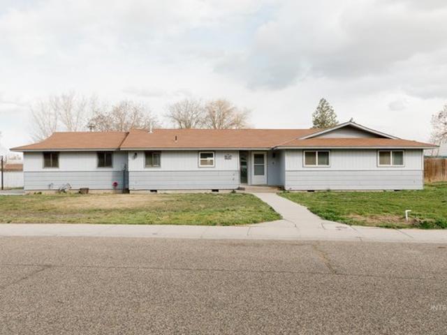 591 NW 11th St, Ontario, OR 97914