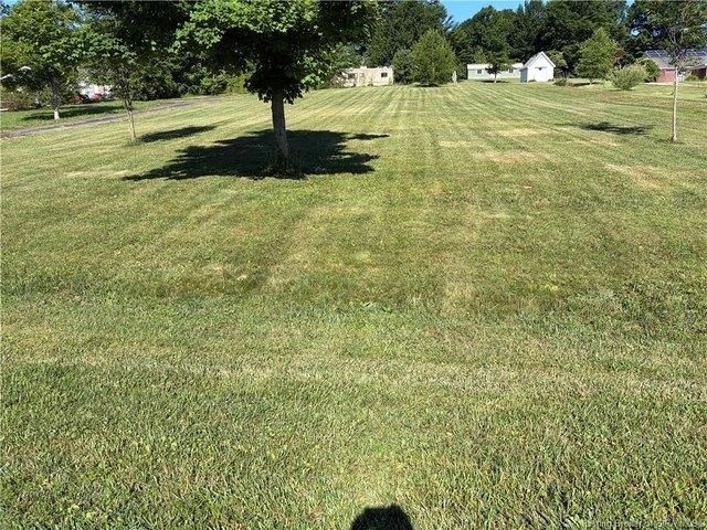 591 S Robbs Ln, Pekin, IN 47165