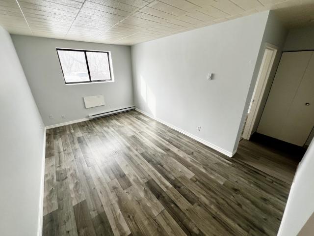 591 Wellington Ave, 1 bed, 1 full bath