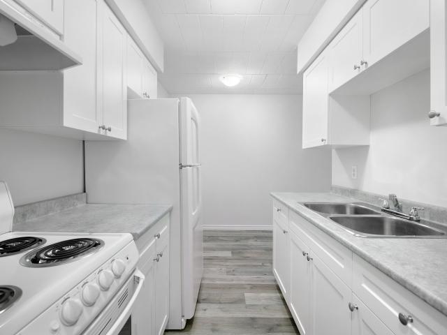 591 Wellington Ave, 1 bed, 1 full bath