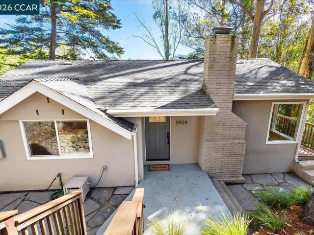5924 Balboa Dr