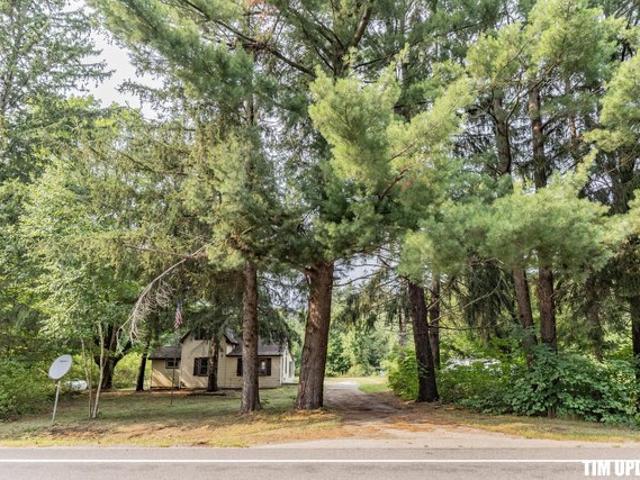5924 E Sternberg Rd, Fruitport, MI 49415