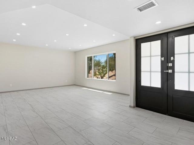 5925 N Calle Tiburon, Tucson, AZ 85704
