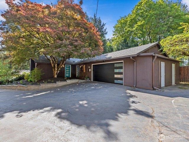 5925 NE 202nd Ln, Kenmore, WA 98028