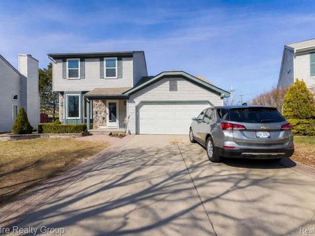 5925 Northridge Cir, Waterford Township, MI 48327
