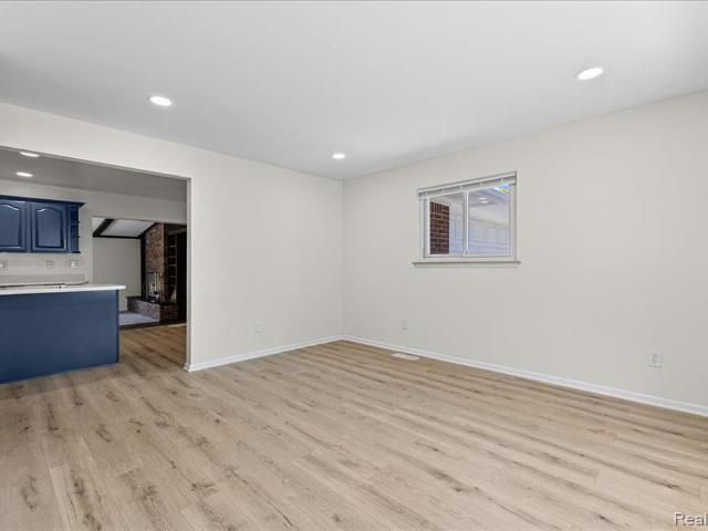 5925 Strathdon Way