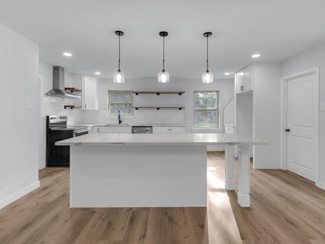 5926 Warm Springs Rd, Houston, TX 77035