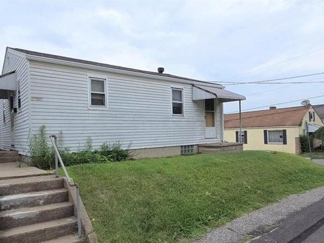 5927 Roslyn St, McKeesport, PA 15135