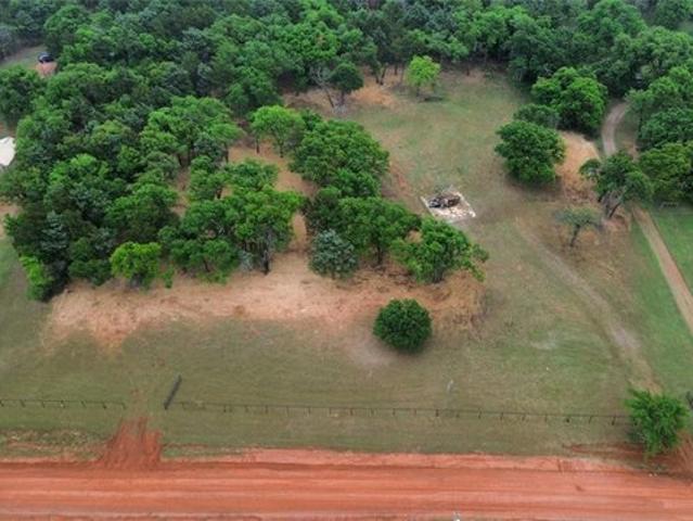 5928 Crest Dr, Guthrie, OK 73044