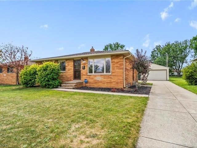5928 Sweet Birch Dr, Bedford Heights, OH 44146