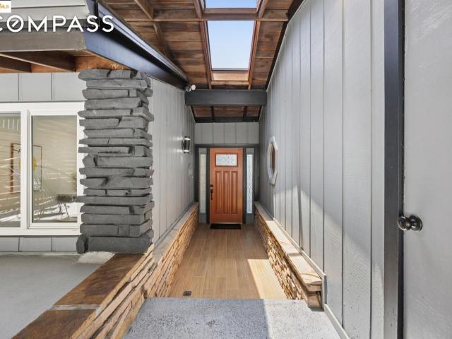 5920 Ascot Dr, Oakland, CA