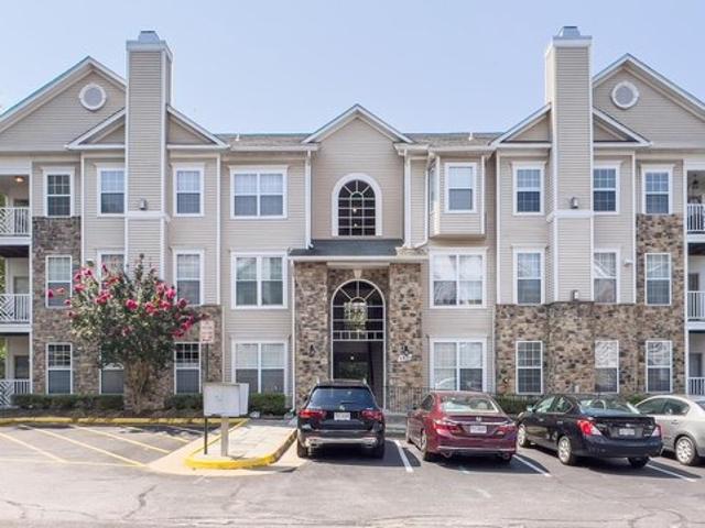 5921 Founders Crossing Ct Unit 102, Alexandria, VA 22310