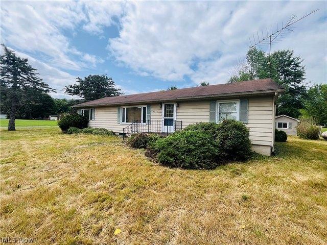 5921 Pine St, Andover, OH 44003