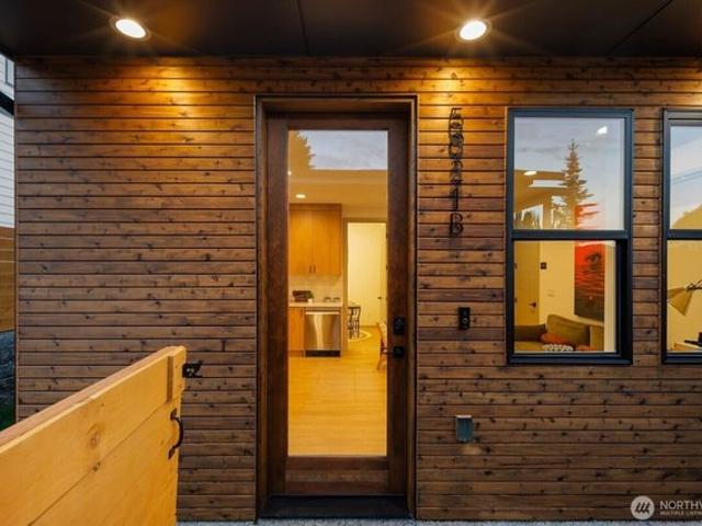 5921 32nd Ave SW Unit B, Seattle, WA 98126