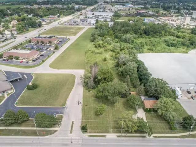 5922 52nd St, Kenosha, WI 53144 MLS 1886477