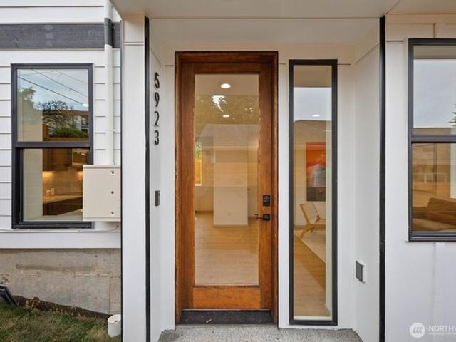 5923 32nd Ave SW, Seattle, WA 98126