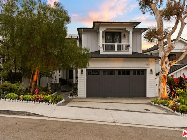 592 30th St, Manhattan Beach, CA 90266 | MLS #26684 | Compass