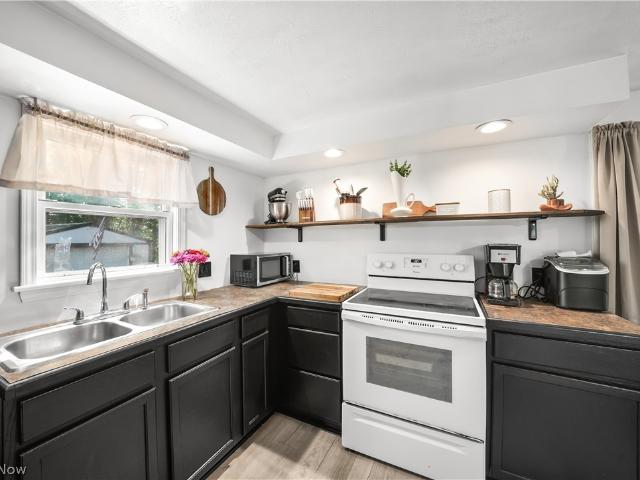 592 Braceville Robinson Road NW