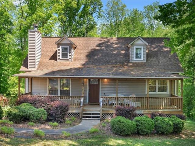 592 Kay Dr, Easley, SC 29640