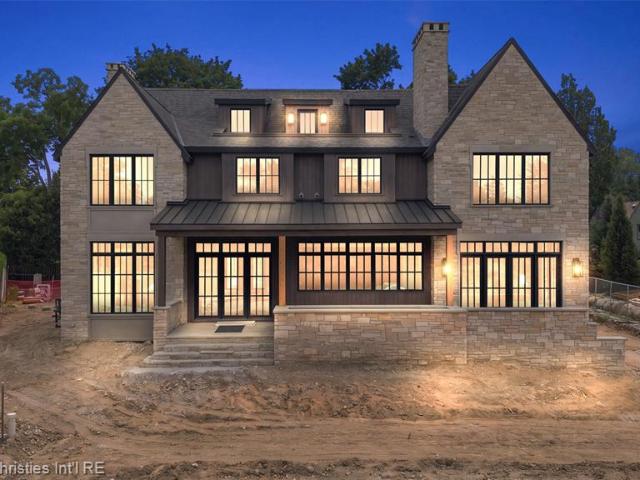 592 Lakeside Dr