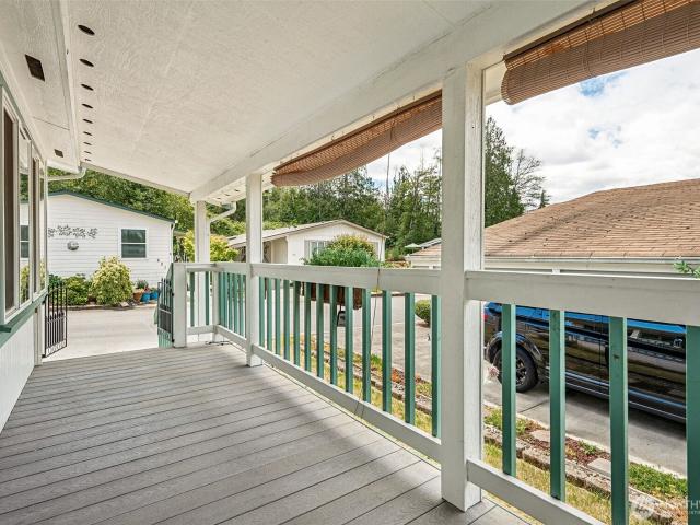 592 NE Saturn Lane