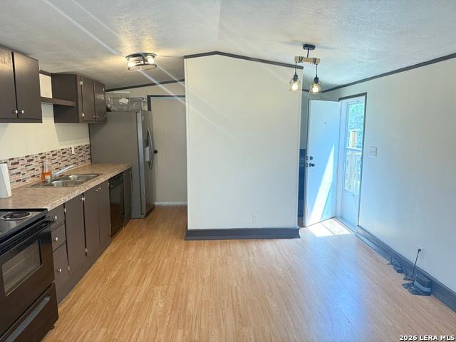 592 Private Road 1508