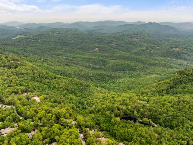592 Whiteside Mountain Road
