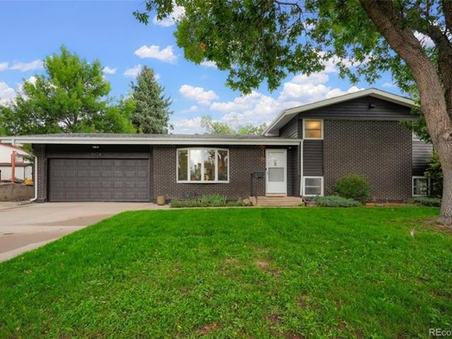 5934 Swadley Ct, Arvada, CO 80004
