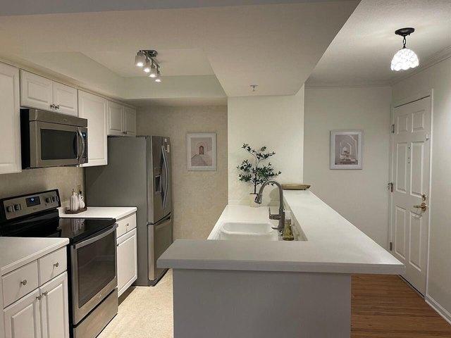 5935 N High St Apt 215, Worthington, OH 43085