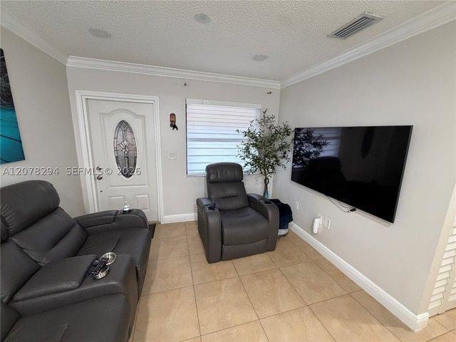 5935 W 26th Ave Apt 204, Hialeah, FL 33016