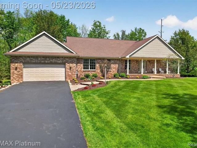 59360 Foxpointe Ln, Lyon Township, MI 48178