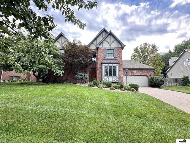5937 Dobsons Ct, Lincoln, NE 68516