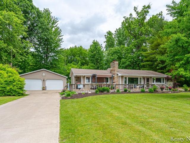5937 E Pakes Rd, Crystal, MI 48818
