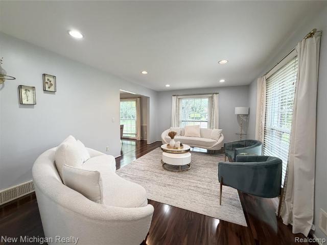 5937 Red Coat Lane
