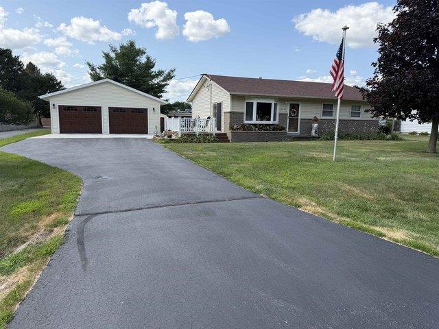 5939 Vesper Dr, South Beloit, IL 61080