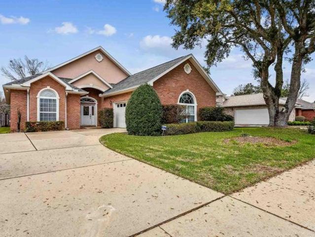 5930 Hermitage Dr, Pensacola, FL 32504