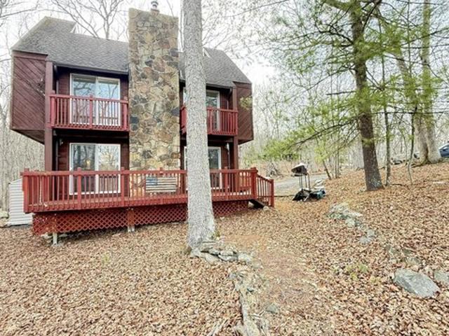 5933 Decker Rd, Bushkill, PA 18324